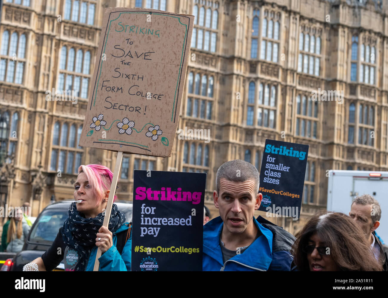 Sixth form college strike hi-res stock photography and images - Alamy