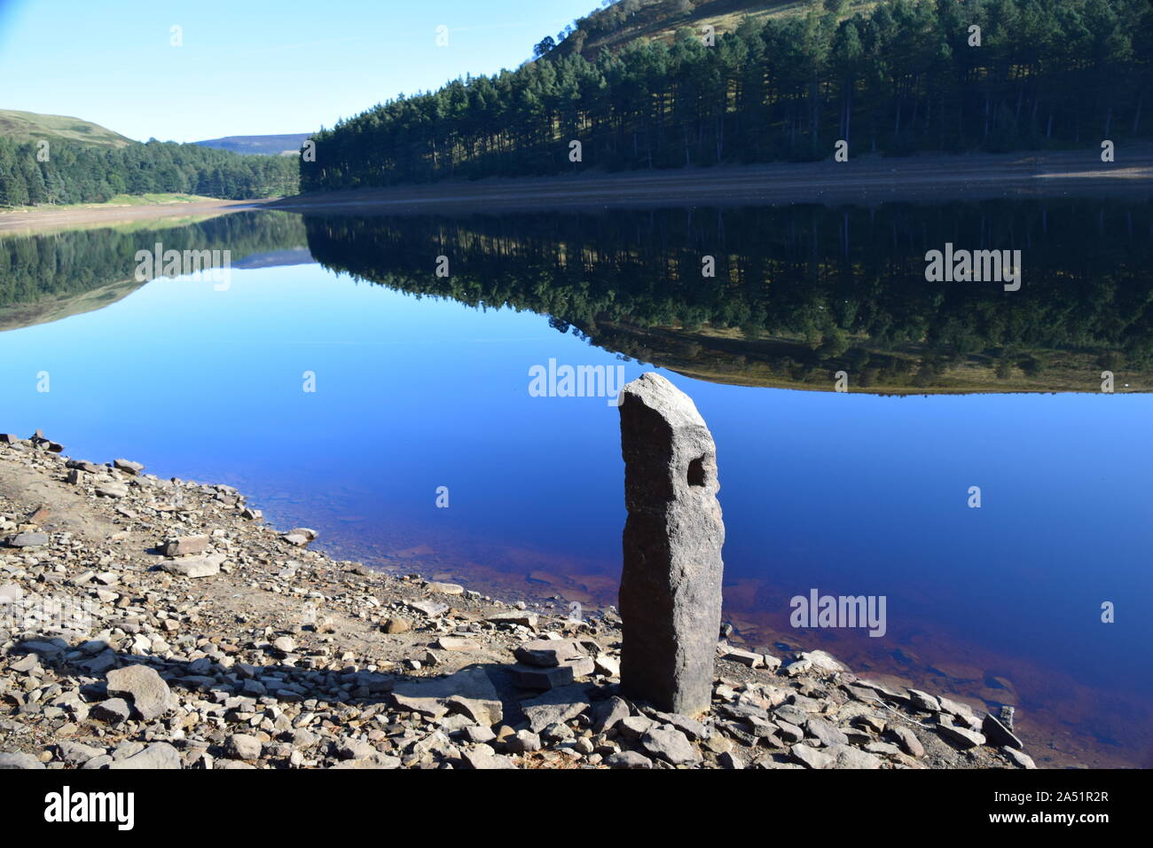 Howden reservoir derbyshire england, showing the sky and shores ...