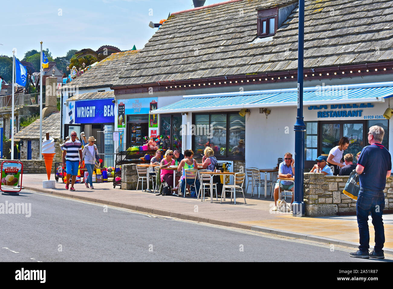 Typical british summer holiday scene hi-res stock photography and ...