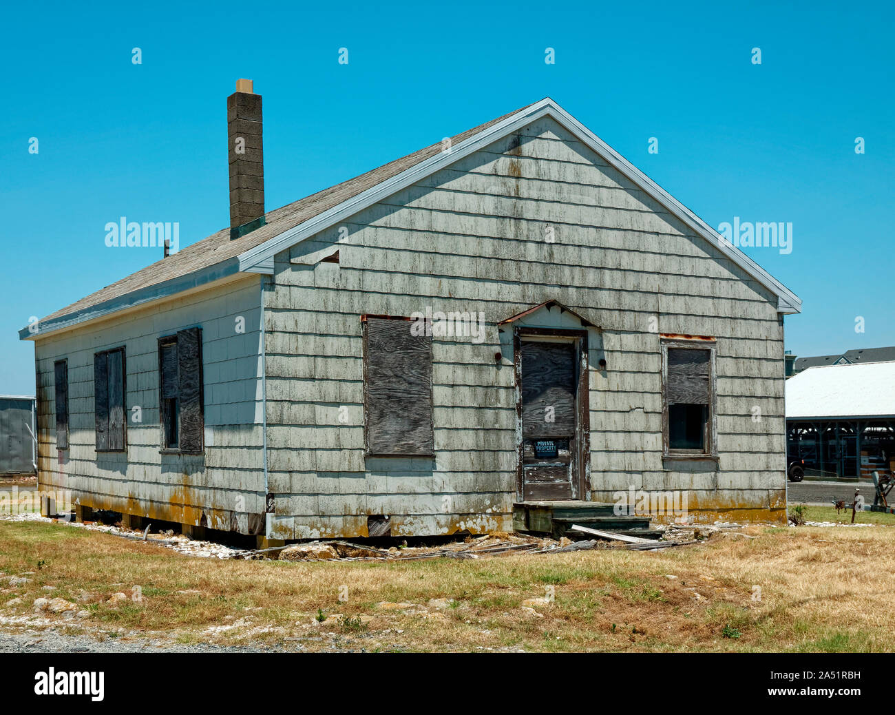 House boarded up windows hi-res stock photography and images - Alamy