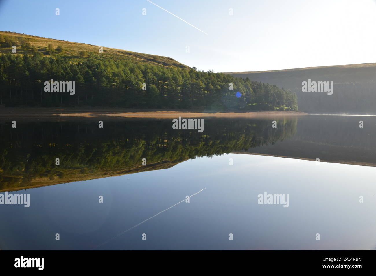 Howden reservoir derbyshire england, showing the sky and shores ...