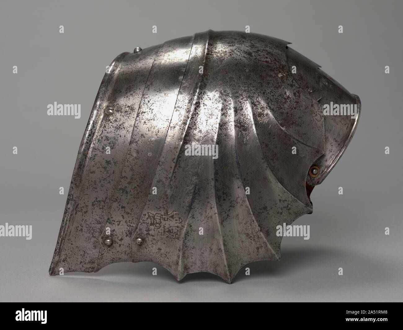Gothic fan shaped pauldron hi-res stock photography and images - Alamy
