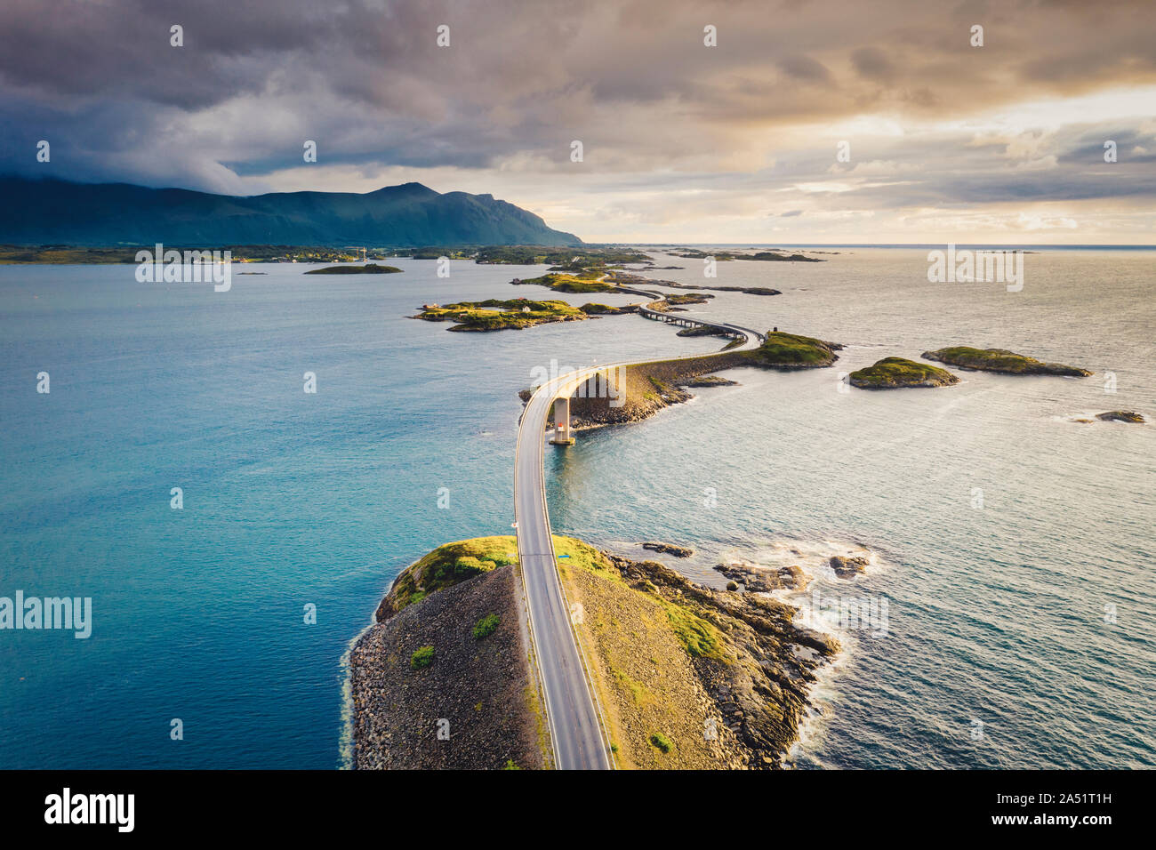 Storseisundbrua bridge atlantic road romsdal hi-res stock photography ...