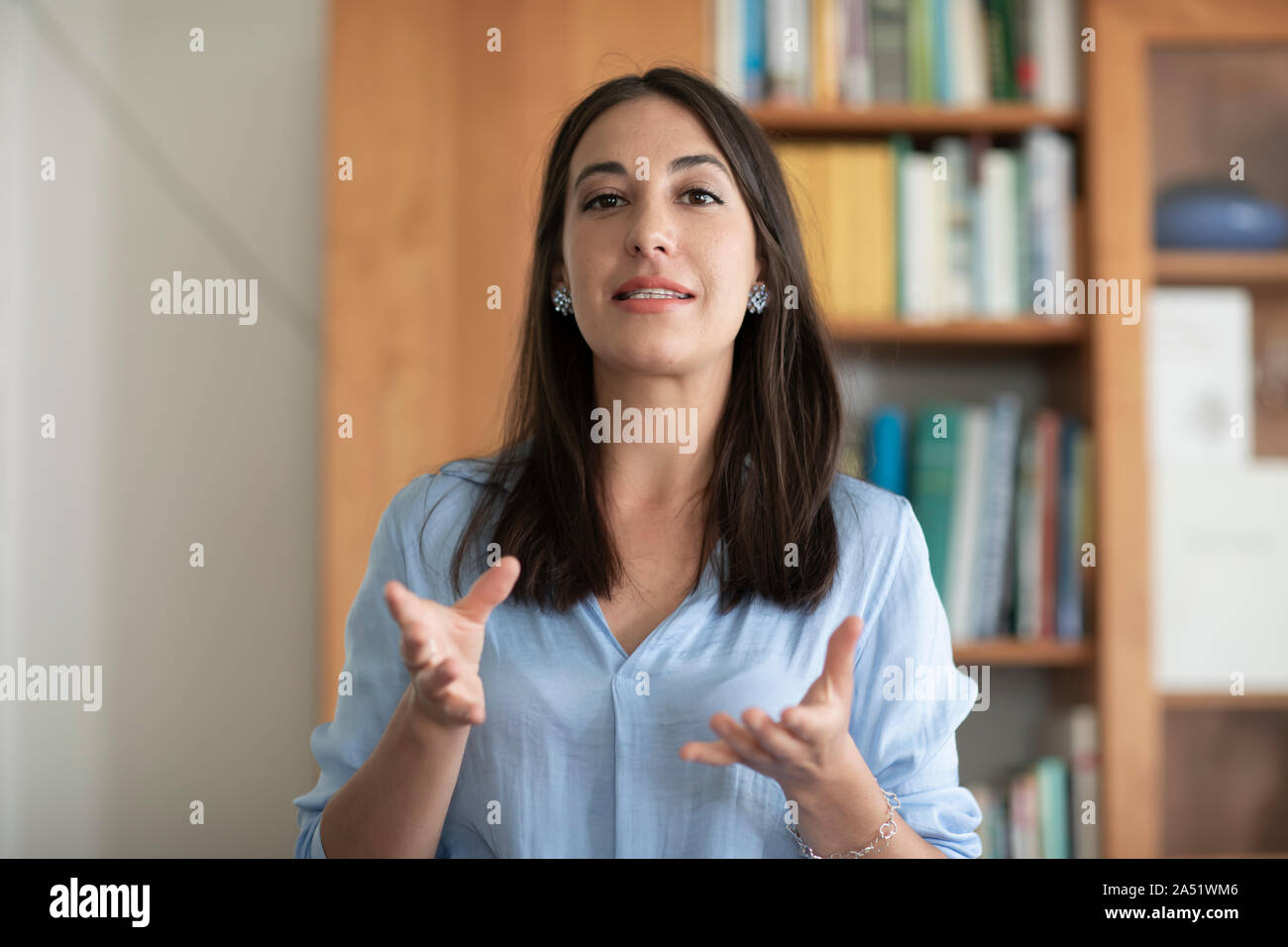 student young woman explaining Stock Photo - Alamy