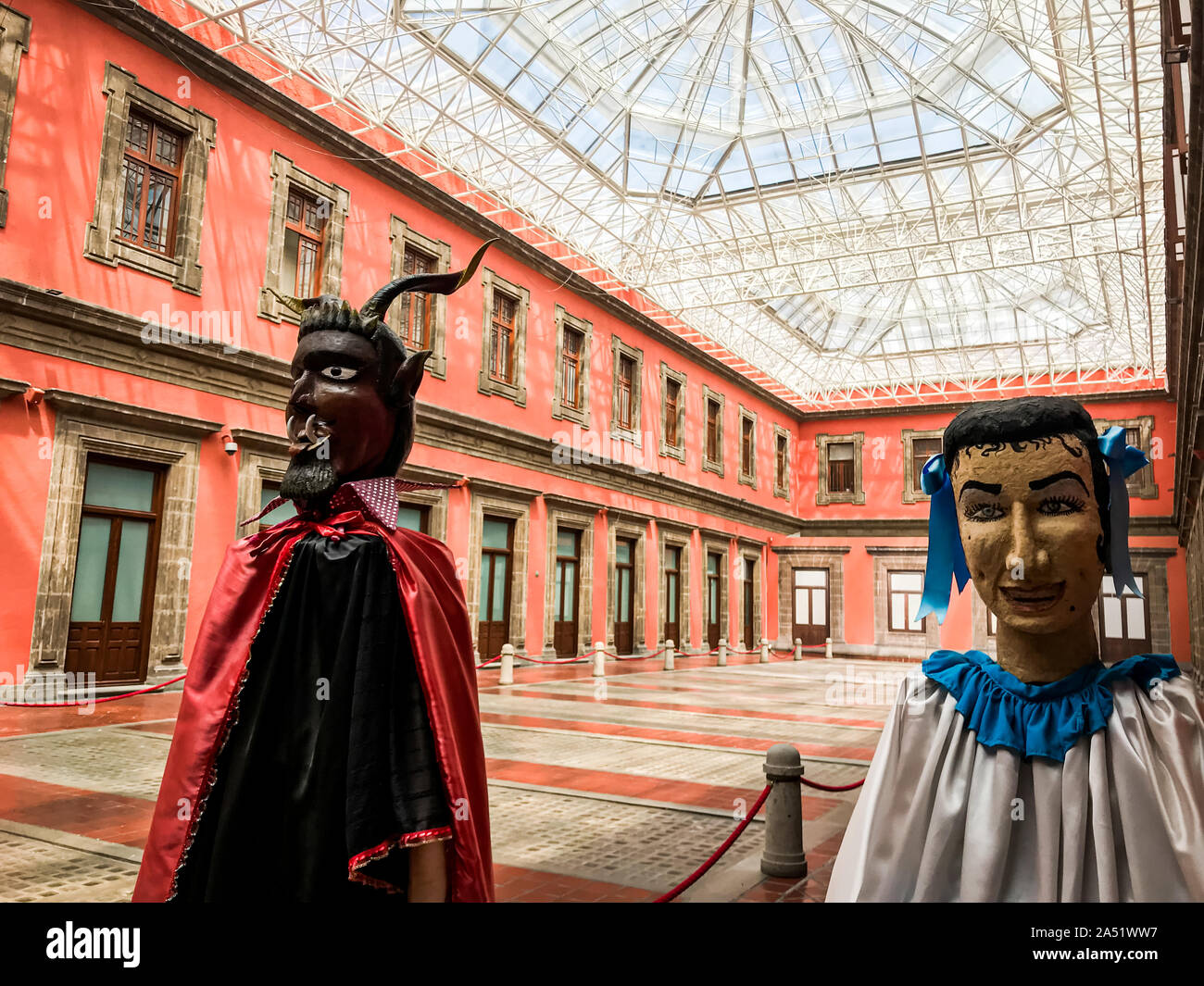 Corridors of palace hi-res stock photography and images - Alamy
