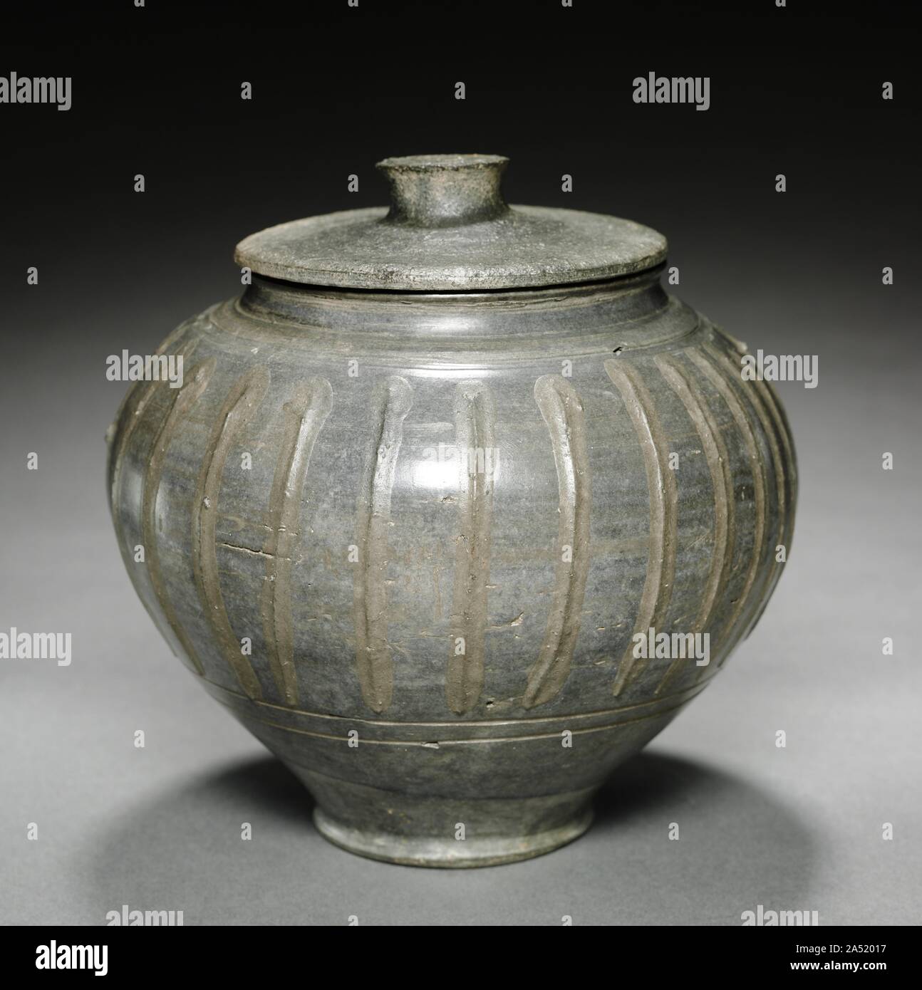 Roman vases hi-res stock photography and images - Alamy