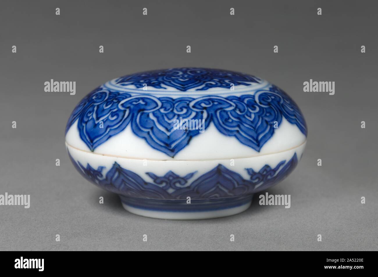 Ceramic medallions hi-res stock photography and images - Alamy