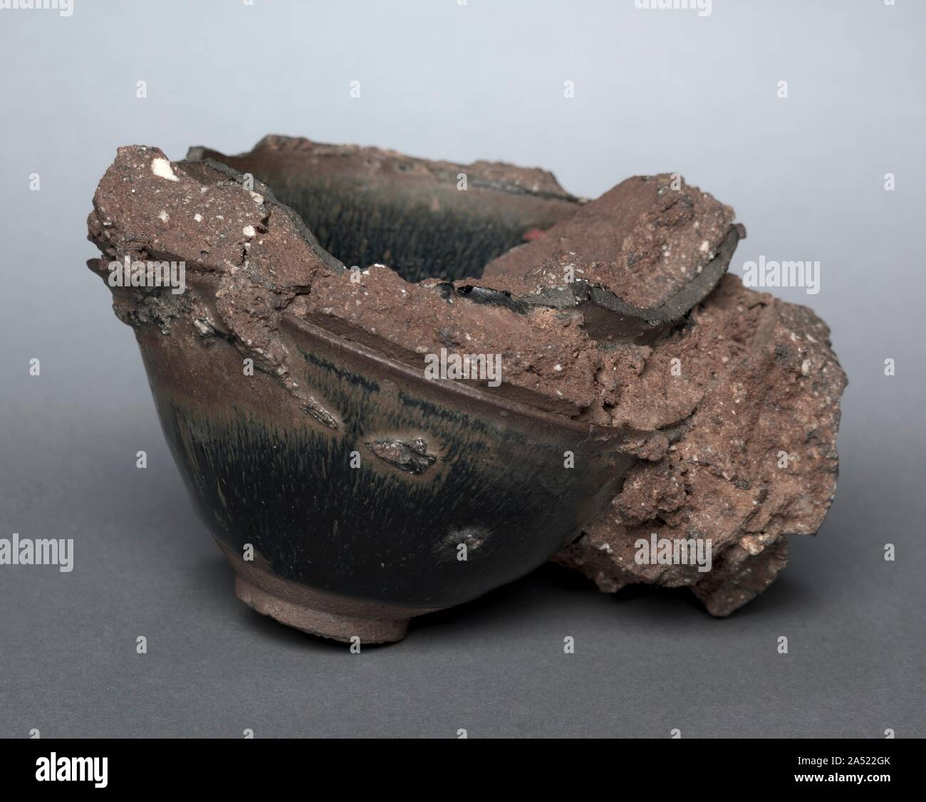 Saggers hi-res stock photography and images - Alamy