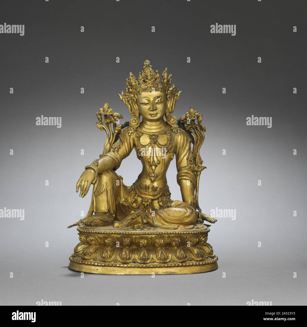 Guanyin seated hi-res stock photography and images - Alamy