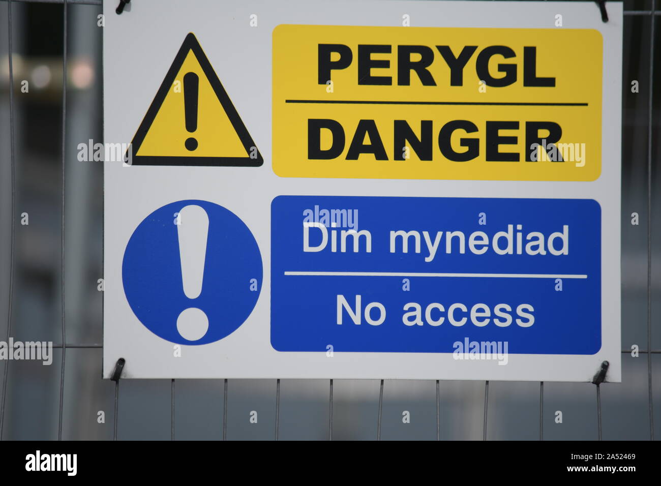 Welsh danger sign hi-res stock photography and images - Alamy