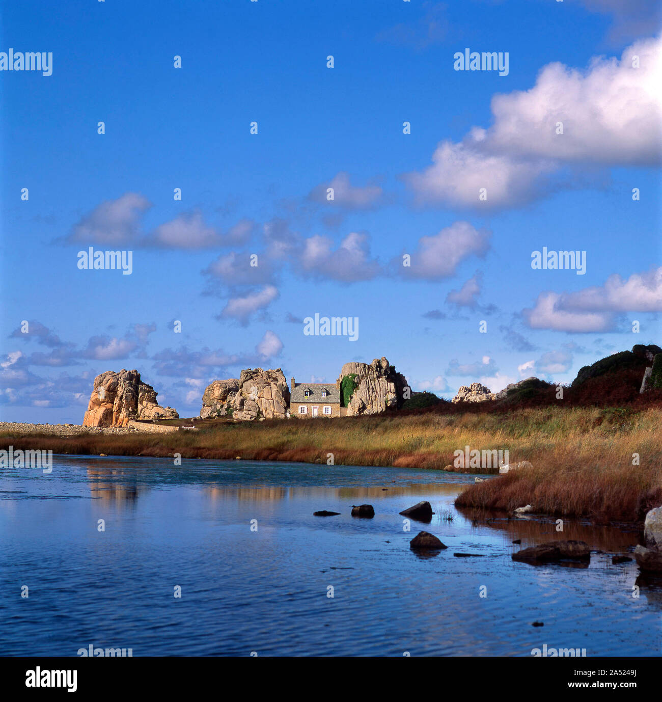House between rocks, Castel Meur, Plougrescant, Côte de Granit Rose ...