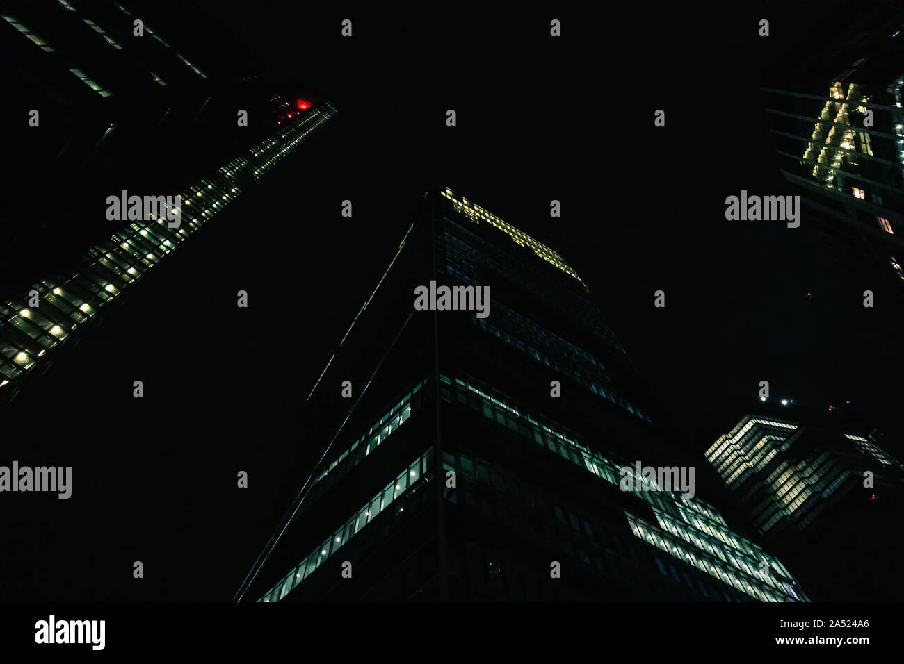 Eye level view skyscrapers hi-res stock photography and images - Alamy