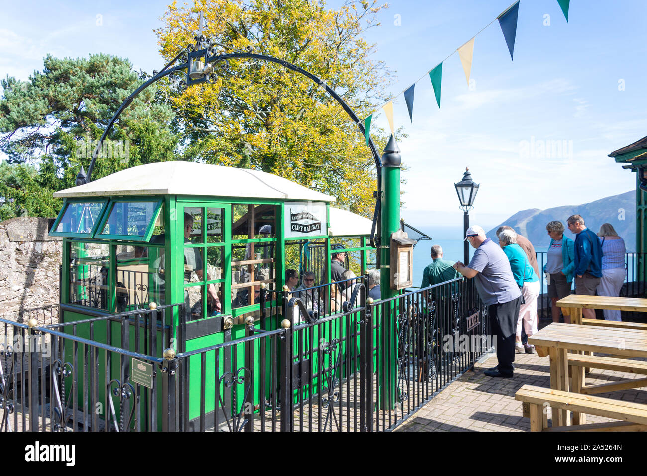 Lynton and lynmouth funicular cliff railway hi-res stock photography ...