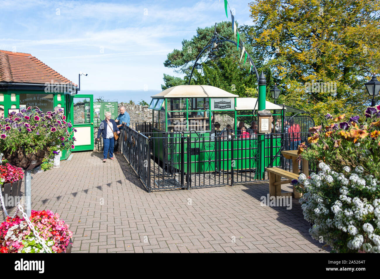 England railway passengers hi-res stock photography and images - Alamy