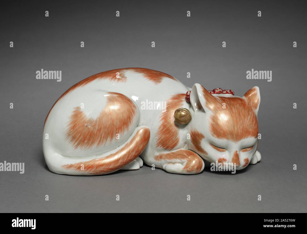 Sleeping cat sculpture hi-res stock photography and images - Alamy