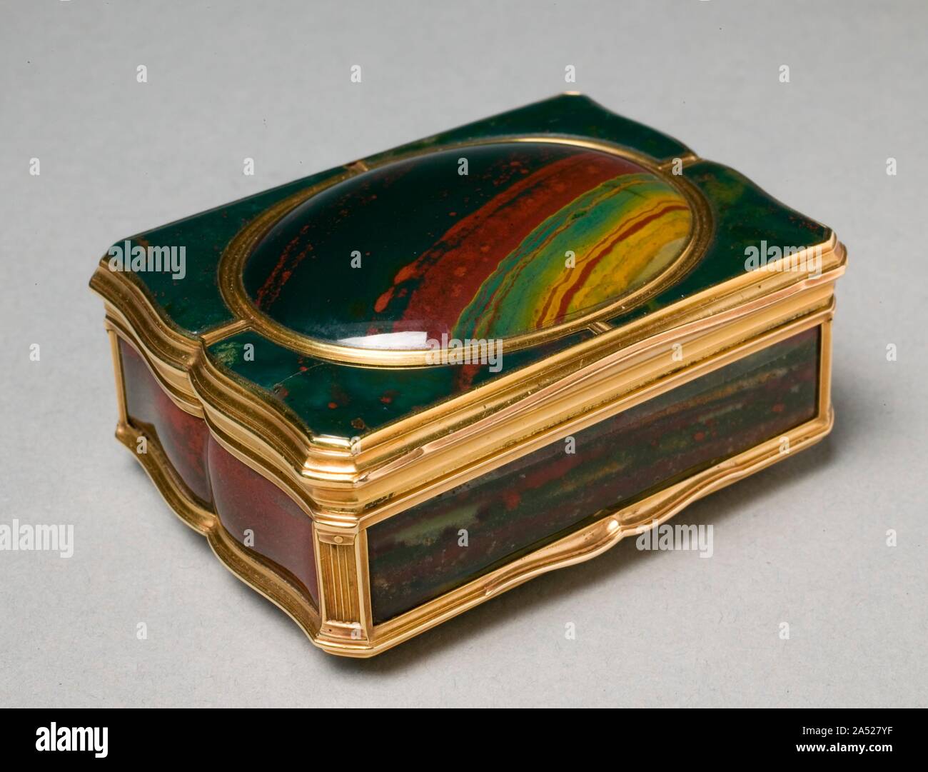 Hardstone snuff box hi-res stock photography and images - Alamy
