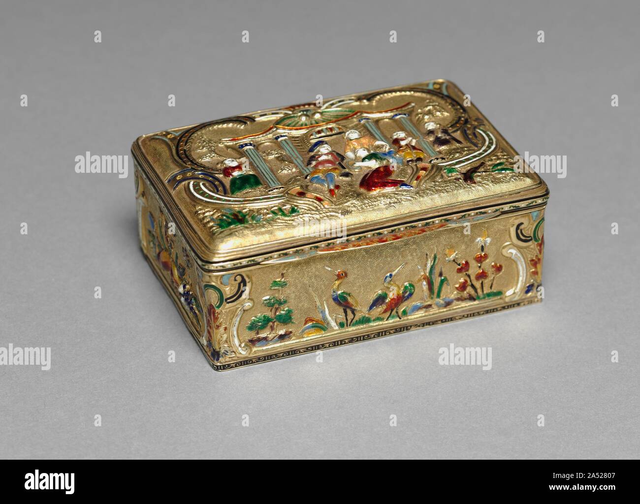 Gold snuff box hi-res stock photography and images - Alamy