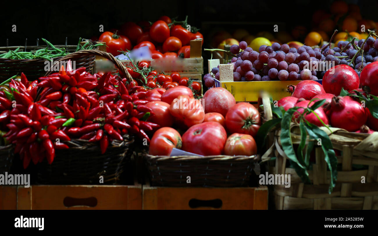 Italian vegetable market with tomatoes and zucchini Stock Photo - Alamy