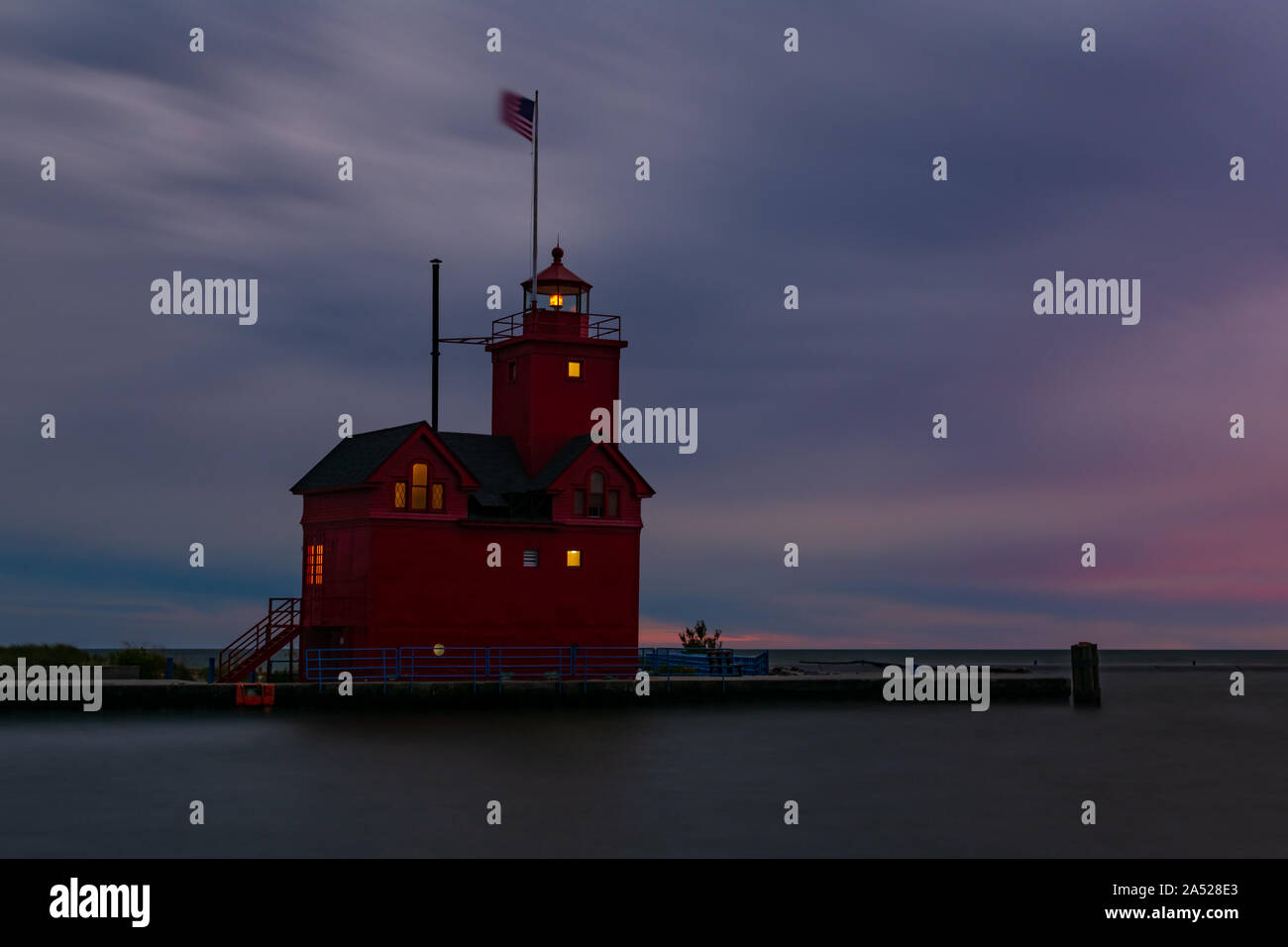 Michigan great lakes holland harbor lighthouse hi-res stock photography ...