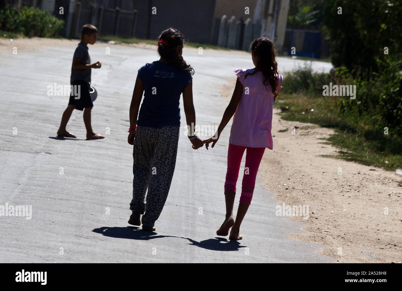 Roma children report hi-res stock photography and images - Alamy