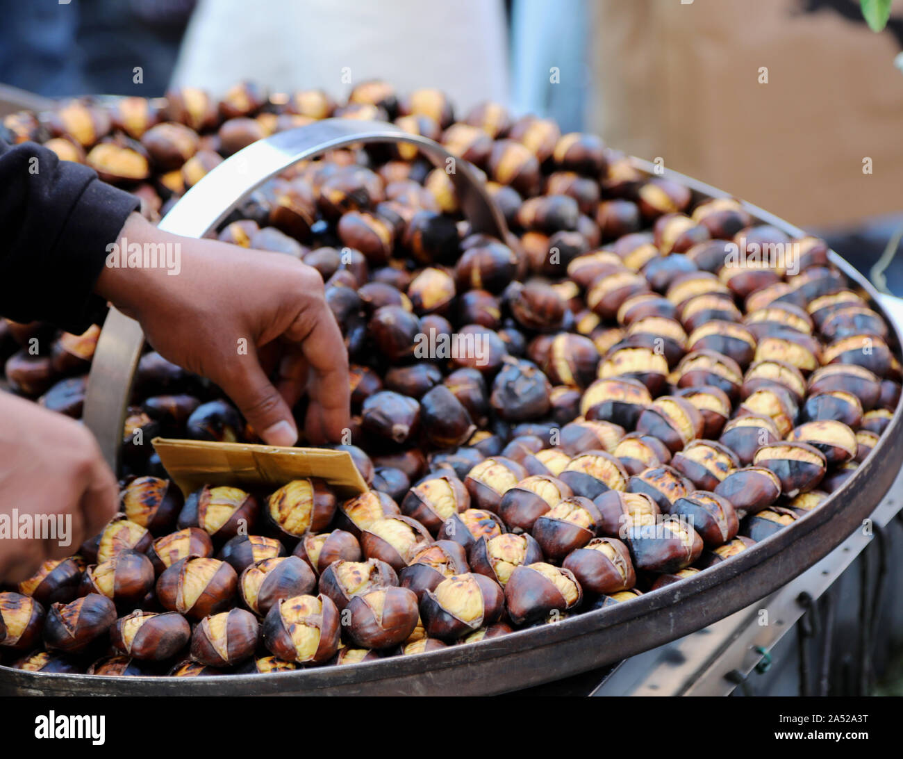 Roasted chestnuts caldarroste hi-res stock photography and images - Alamy
