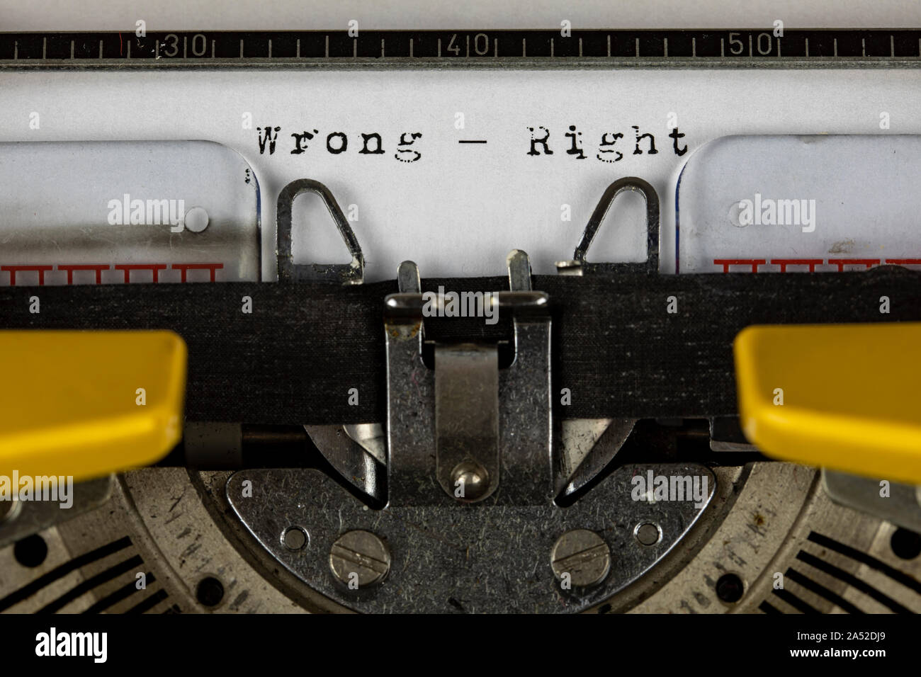 old typewriter with text wrong - right Stock Photo - Alamy