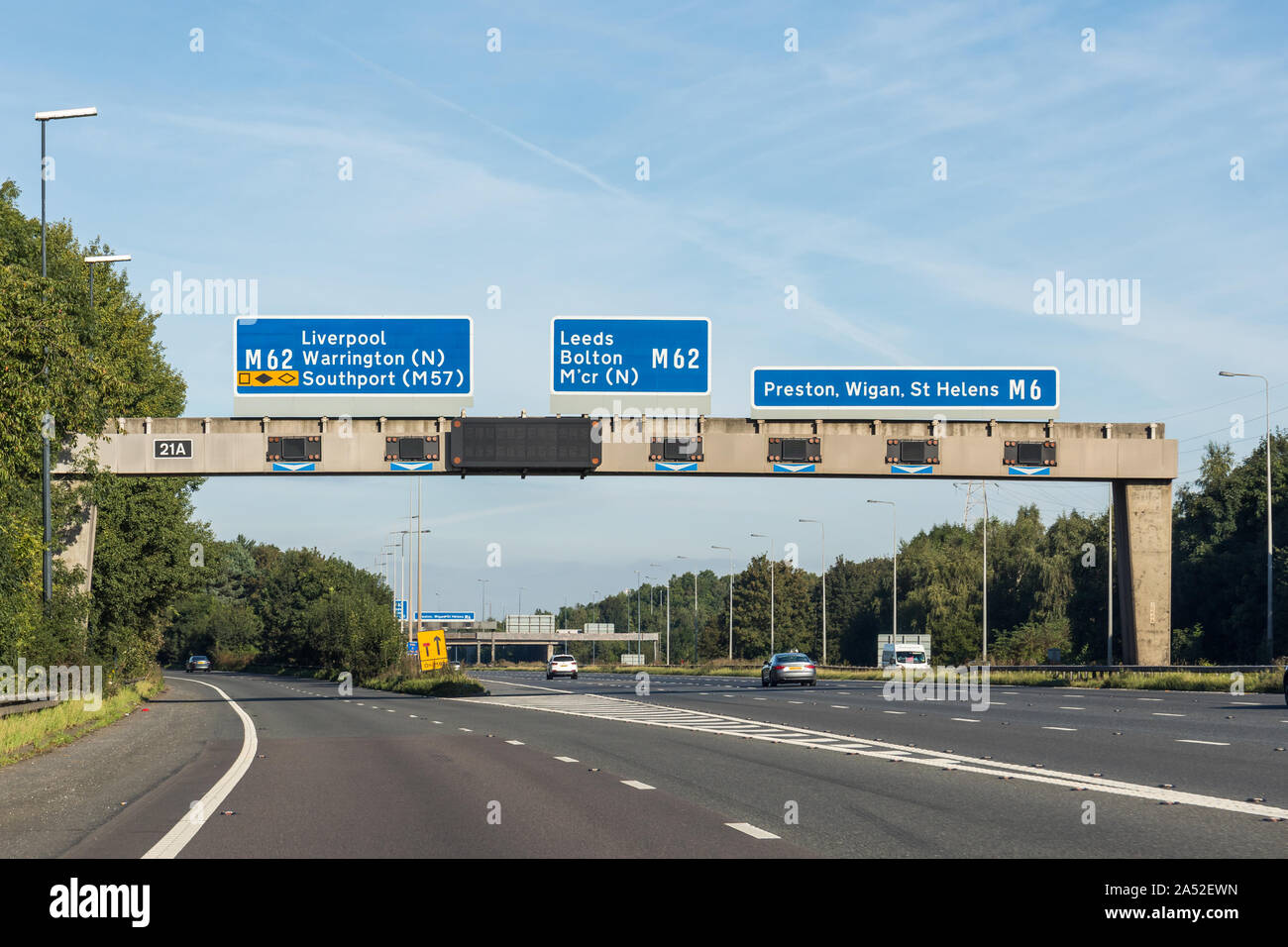 M62 motorway sign hi-res stock photography and images - Alamy