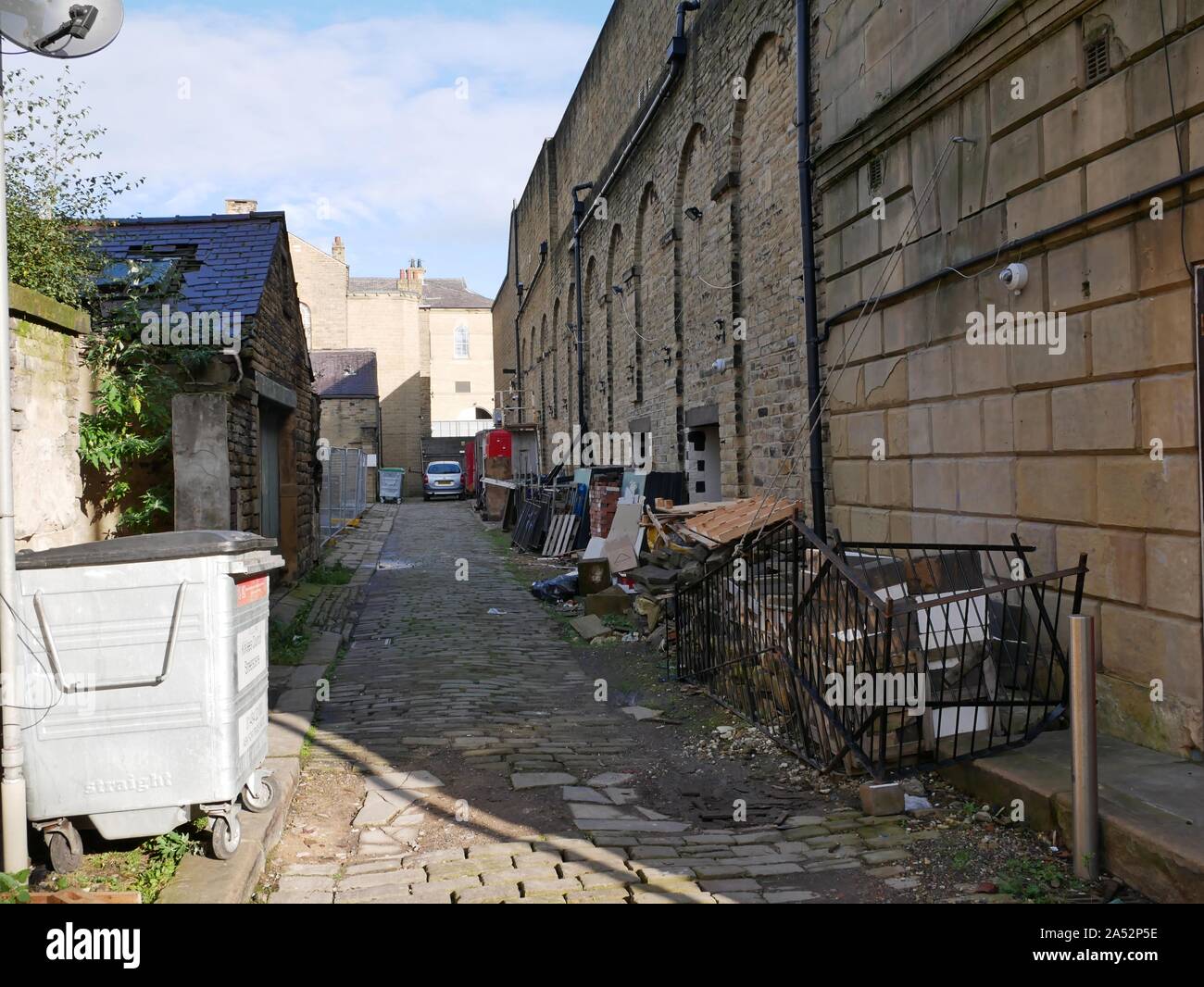 Back alley tipping hi-res stock photography and images - Alamy