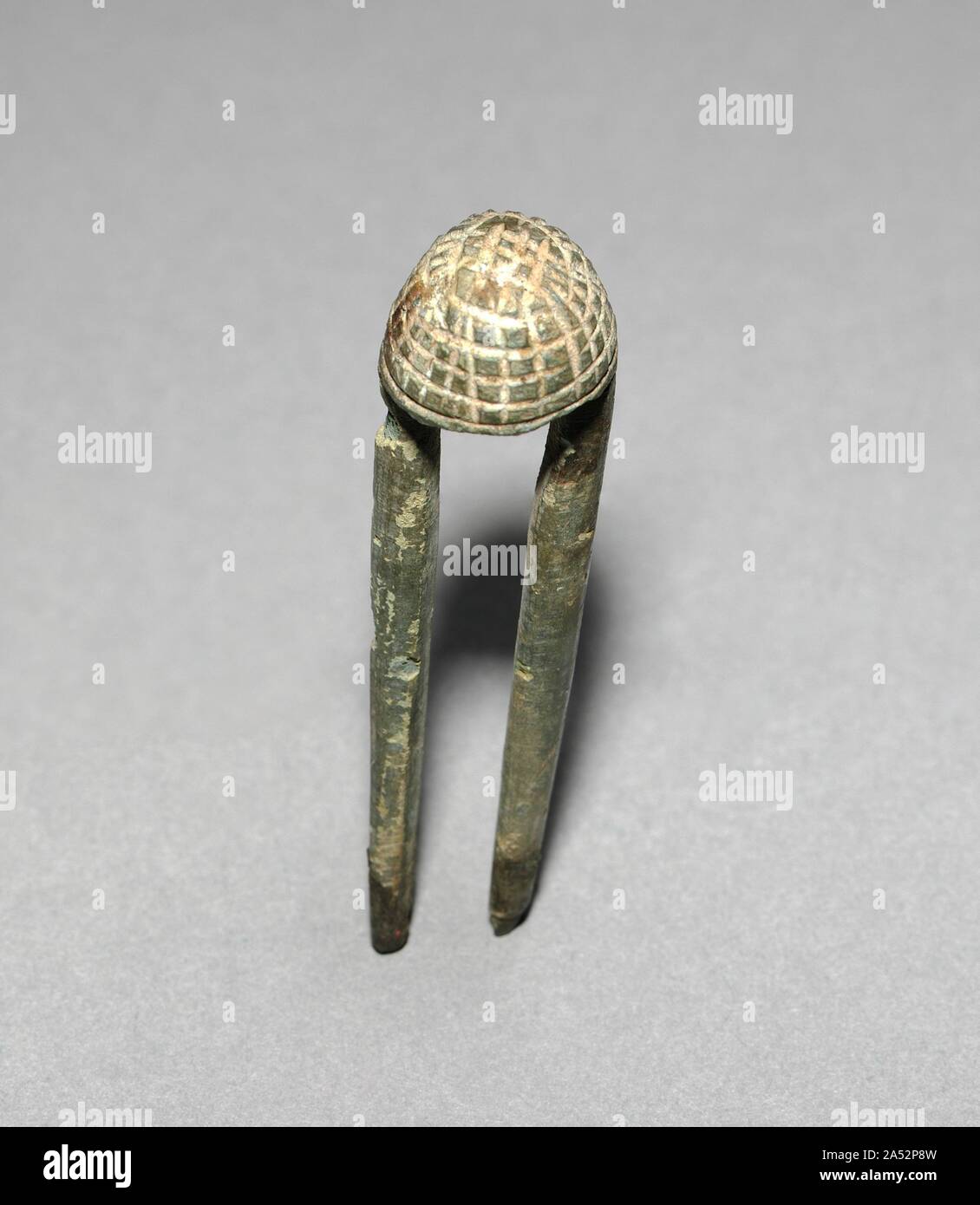 Bronze topknot pin hi-res stock photography and images - Alamy