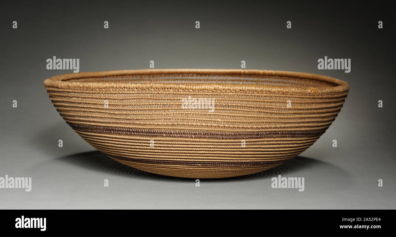 Basketry tray hi-res stock photography and images - Alamy