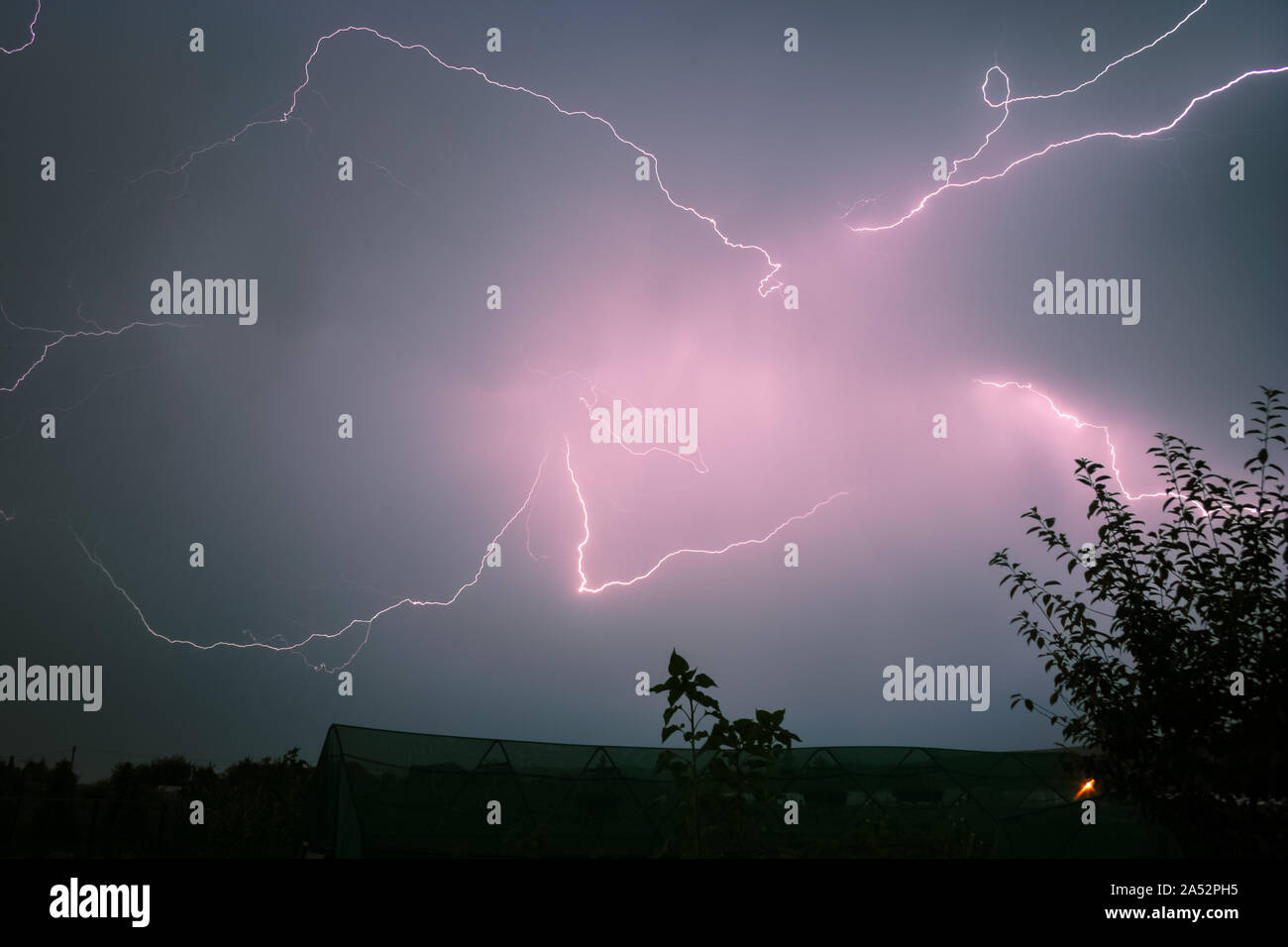 Lightning bolts sky hi-res stock photography and images - Alamy