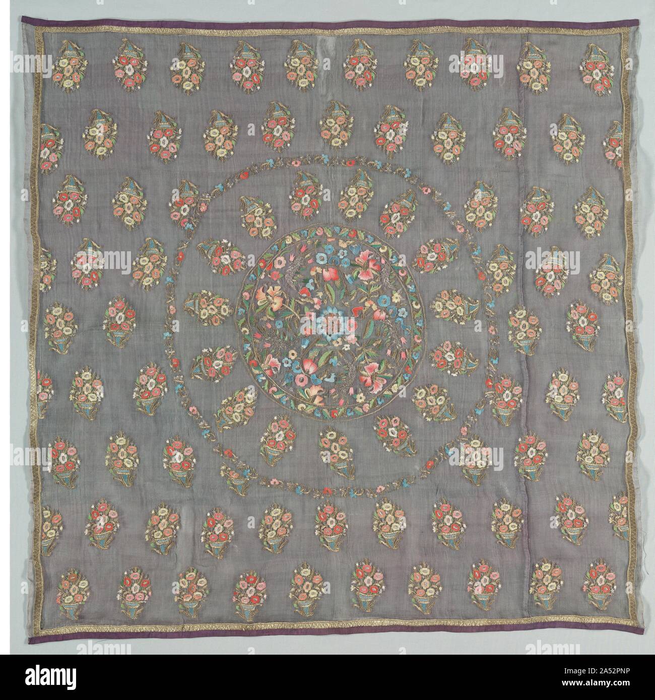 Silver gilt thread hi-res stock photography and images - Alamy