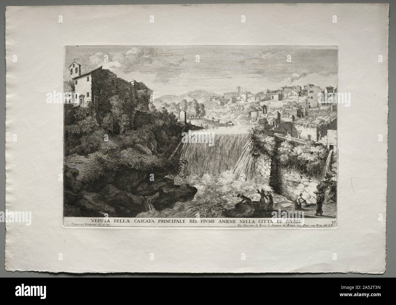 Veduta della Cascata Principale del Fiume Aniene nelle citta di Tivoli ...