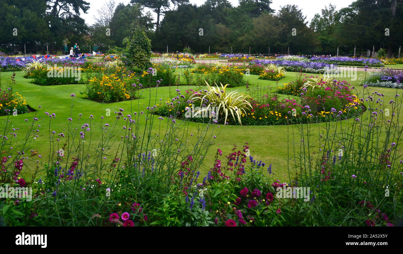 The Abbey Gardens Bury St Edmunds Suffolk UK Stock Photo Alamy the-abbey-gardens-bury-st-edmunds-suffolk-uk-stock-photo-alamy