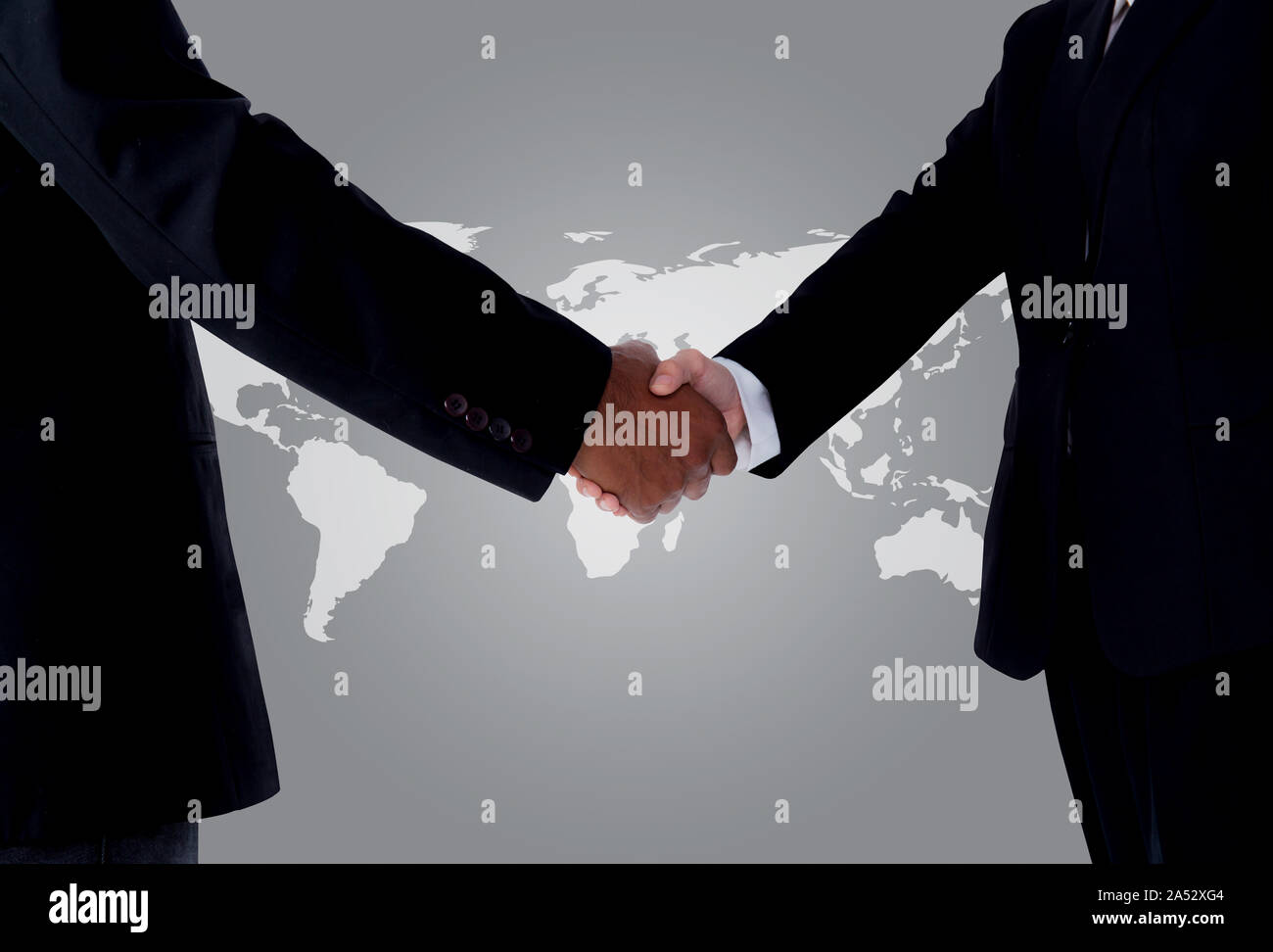 Shake hands world map hi-res stock photography and images - Alamy