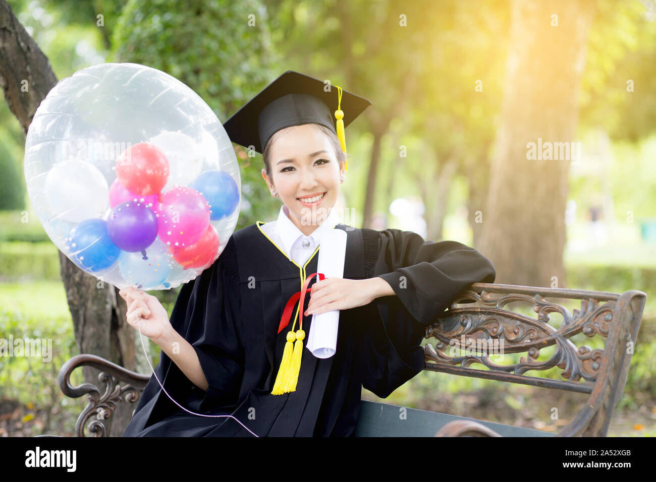 Convocation cap hi-res stock photography and images - Alamy