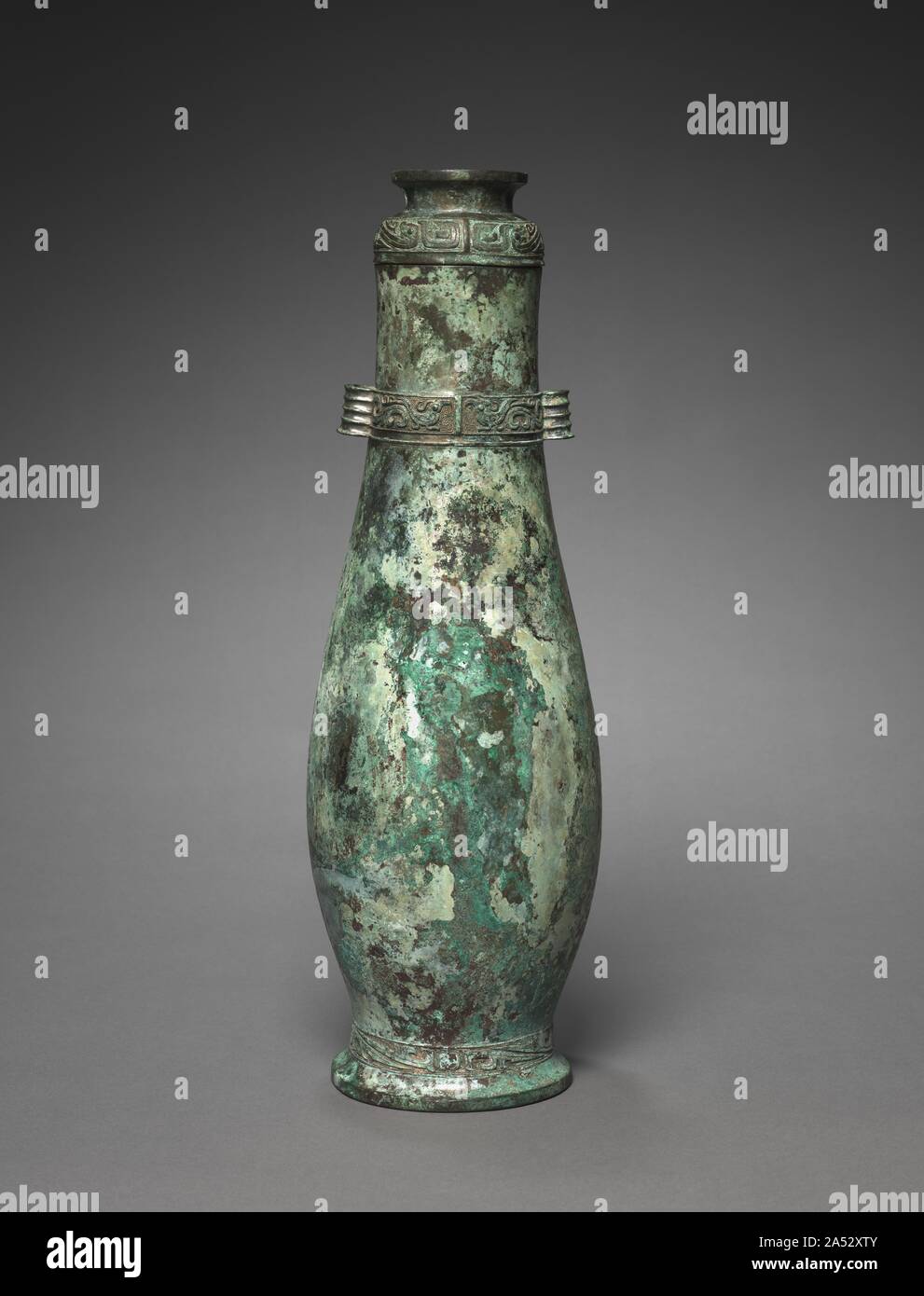 Zhou dynasty 1000 bc bronze museum hi-res stock photography and images ...
