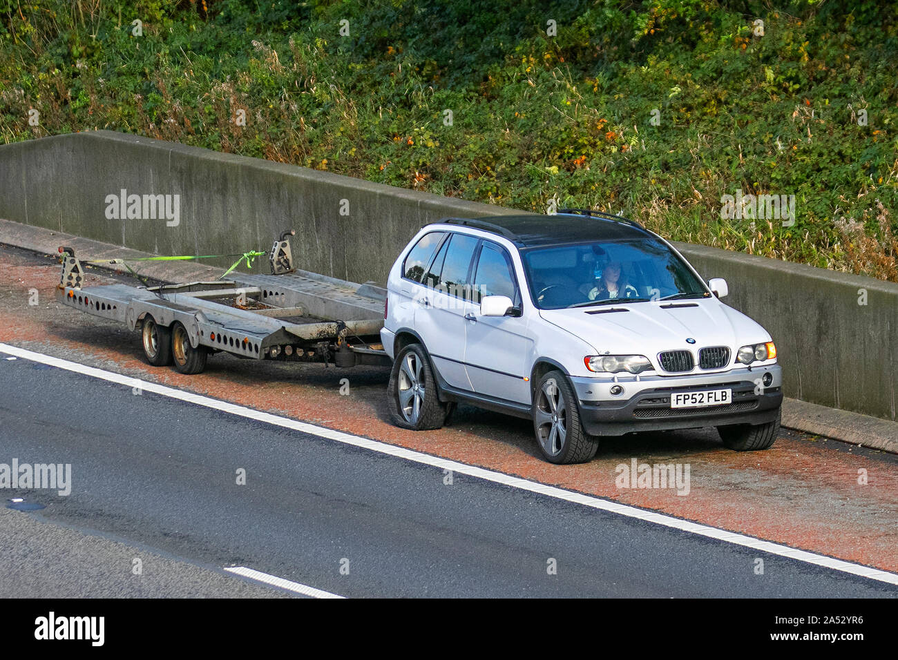 2002 X5 D Sport Auto White BMW with punctured tyre (run flats ...