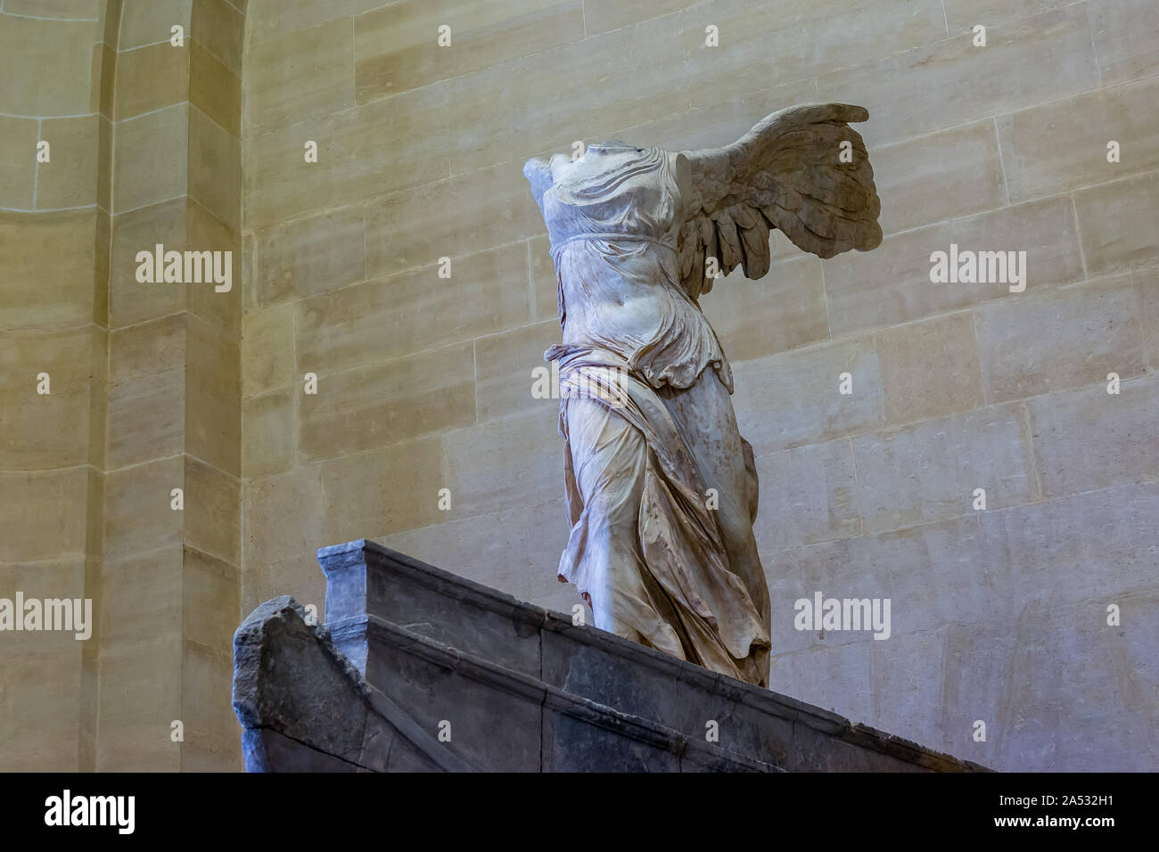 Samotracia victory louvre hi-res stock photography and images - Alamy