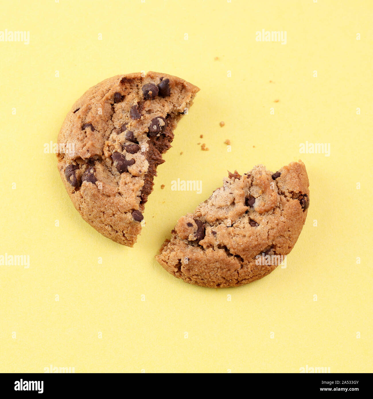 Broken chocolate biscuits hi-res stock photography and images - Alamy