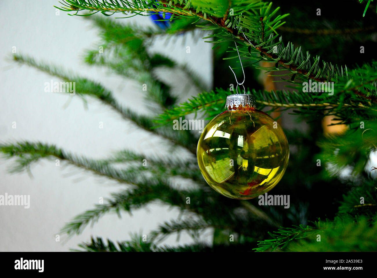 Yellow bauble hi-res stock photography and images - Alamy