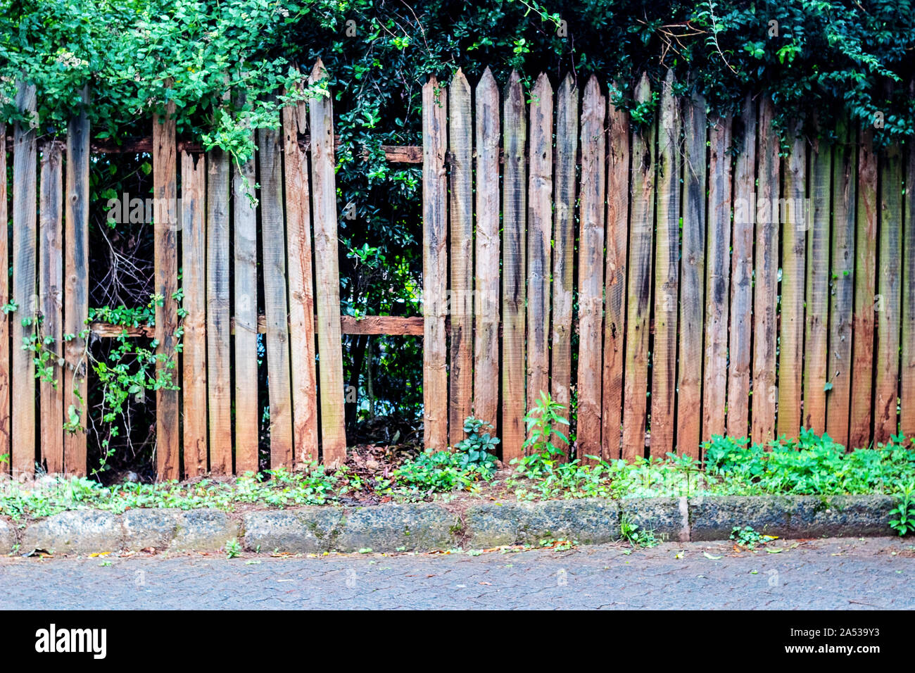 Old broken fence hi-res stock photography and images - Alamy