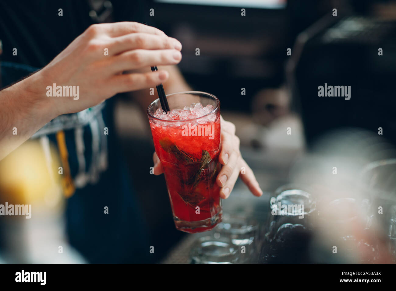 Bartender makes alcoholic cocktail hi-res stock photography and images - Alamy