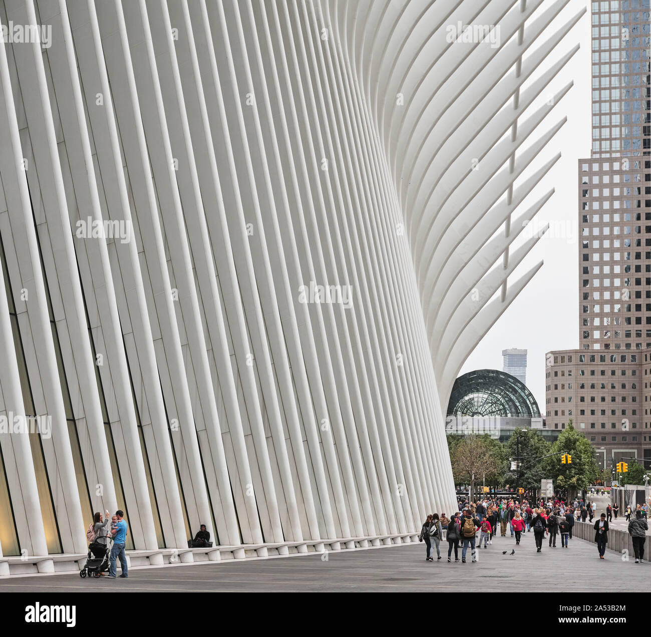 Centre commercial oculus hi-res stock photography and images - Alamy