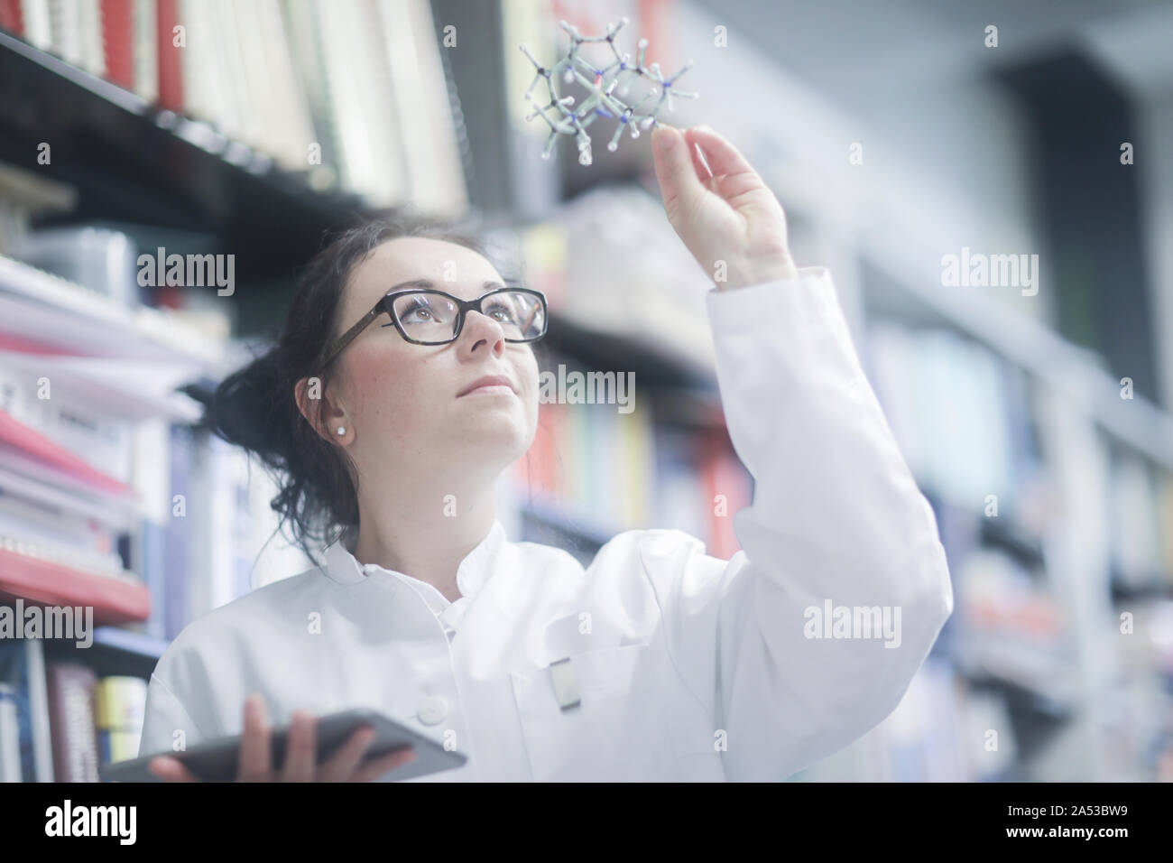 Scientist model hi-res stock photography and images - Alamy