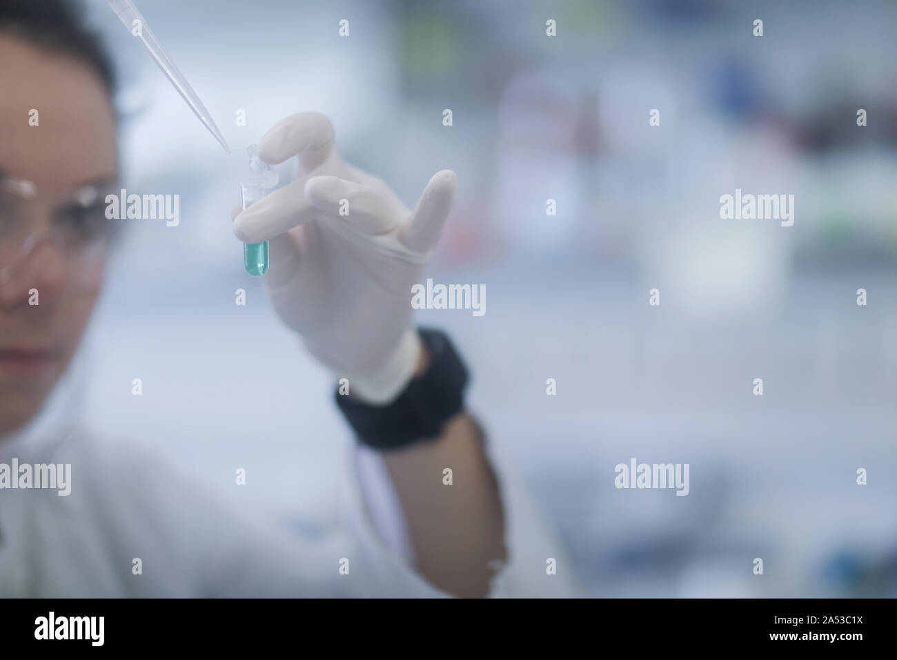 hand of a young scientist female in a laboratory Stock Photo - Alamy
