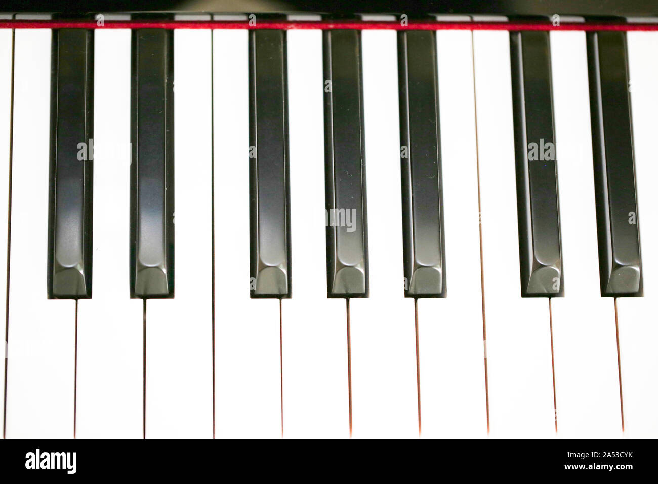 Grand piano side view hi-res stock photography and images - Alamy