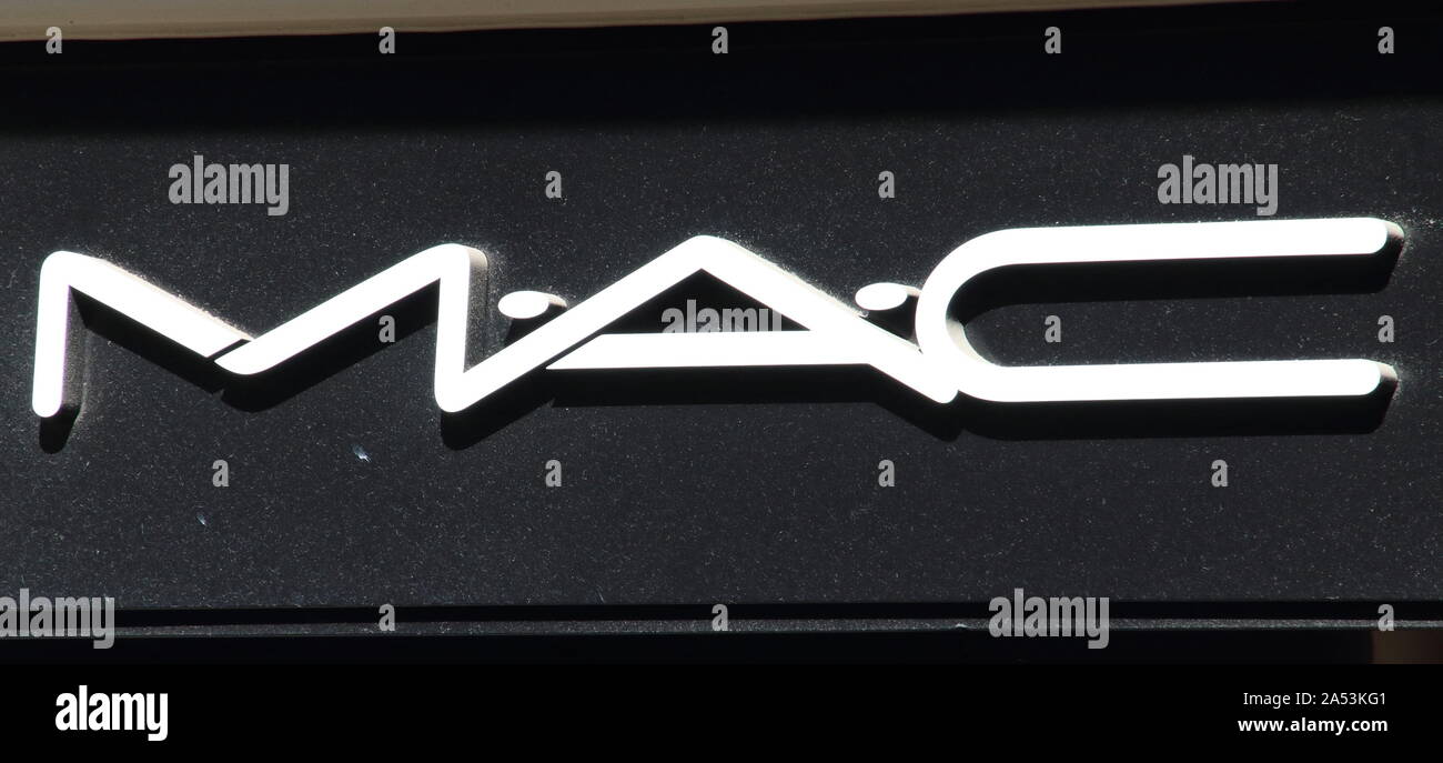 Logotipo De Mac Kozmetik MAC Cosmetics | Beauty And Makeup Products
