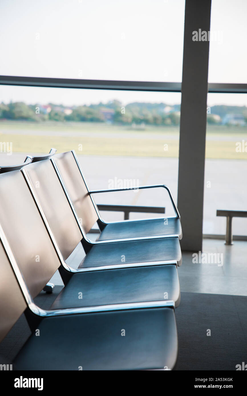Waiting area in an empty airport terminal Stock Photo - Alamy