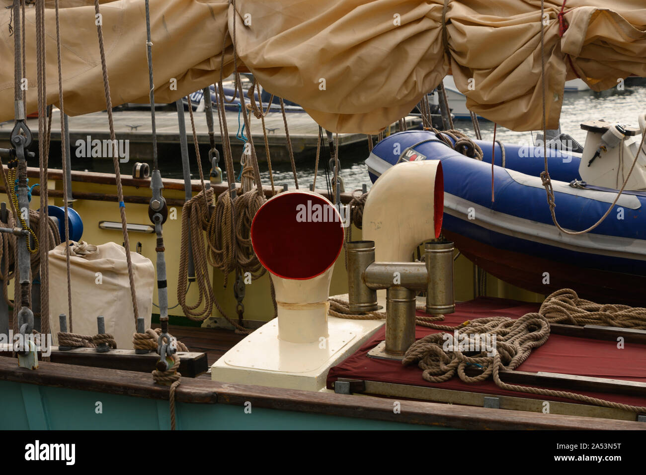 Decking ropes hi-res stock photography and images - Alamy